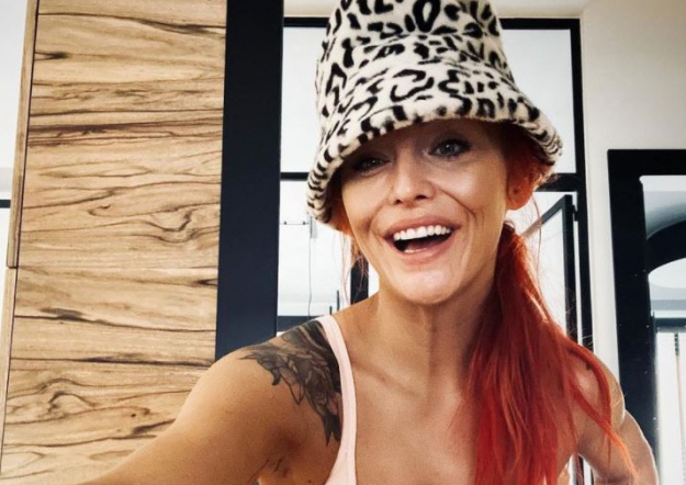 Wokalistka Red Lips przeszła śmiałą metamorfozę! Już nie jest ruda ...