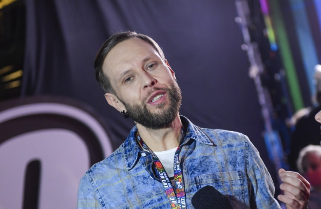 Big Boy z "Gogglebox" pozuje w samych kąpielówkach na plaży. Pokazał ...